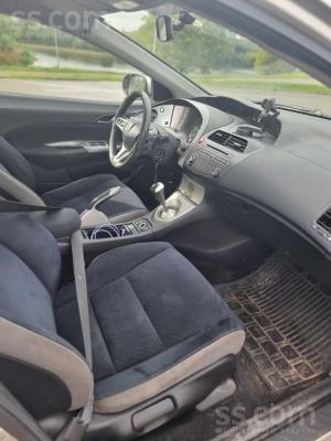 Pelēks Honda Civic 2006 Rīga, ar dzinēja tilpumu 1.30 L un nobraukumu 231 tūkst. km par 1450 €, foto 12 vietnē AUTOMOTO.COM.LV