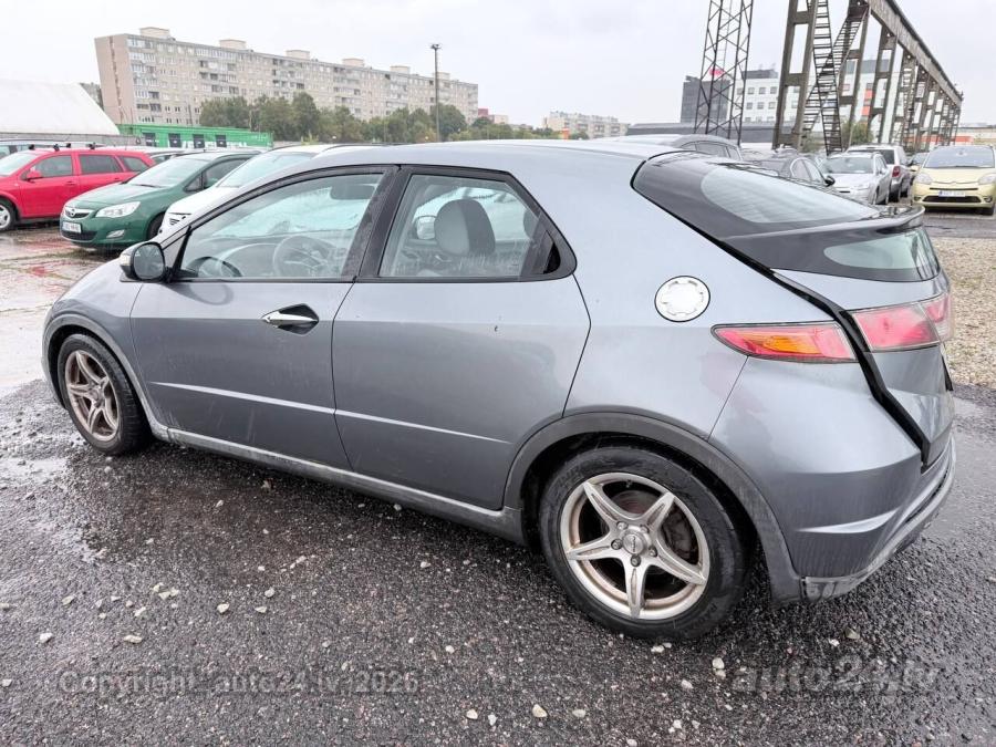 Pelēks Honda Civic 2006 Tallina, ar dzinēja tilpumu 1.30 L un nobraukumu 201 tūkst. km par 599 €, foto 5 vietnē AUTOMOTO.COM.LV
