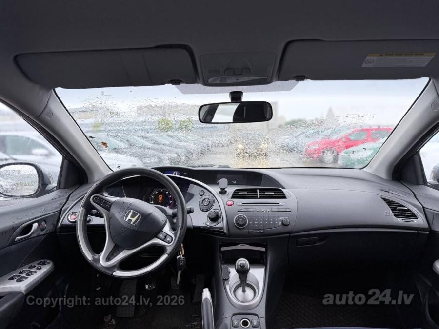 Pelēks Honda Civic 2006 Tallina, ar dzinēja tilpumu 1.30 L un nobraukumu 201 tūkst. km par 599 €, foto 6 vietnē AUTOMOTO.COM.LV