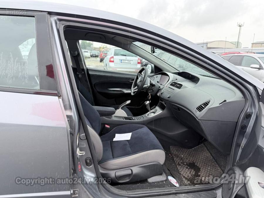 Pelēks Honda Civic 2006 Tallina, ar dzinēja tilpumu 1.30 L un nobraukumu 201 tūkst. km par 599 €, foto 7 vietnē AUTOMOTO.COM.LV