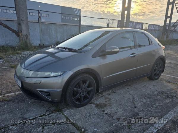 Pelēks Honda Civic 2006 Tallina, ar dzinēja tilpumu 1.30 L un nobraukumu 324 tūkst. km par 999 €, foto 3 vietnē AUTOMOTO.COM.LV
