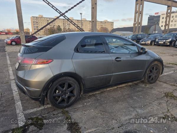 Pelēks Honda Civic 2006 Tallina, ar dzinēja tilpumu 1.30 L un nobraukumu 324 tūkst. km par 999 €, foto 4 vietnē AUTOMOTO.COM.LV