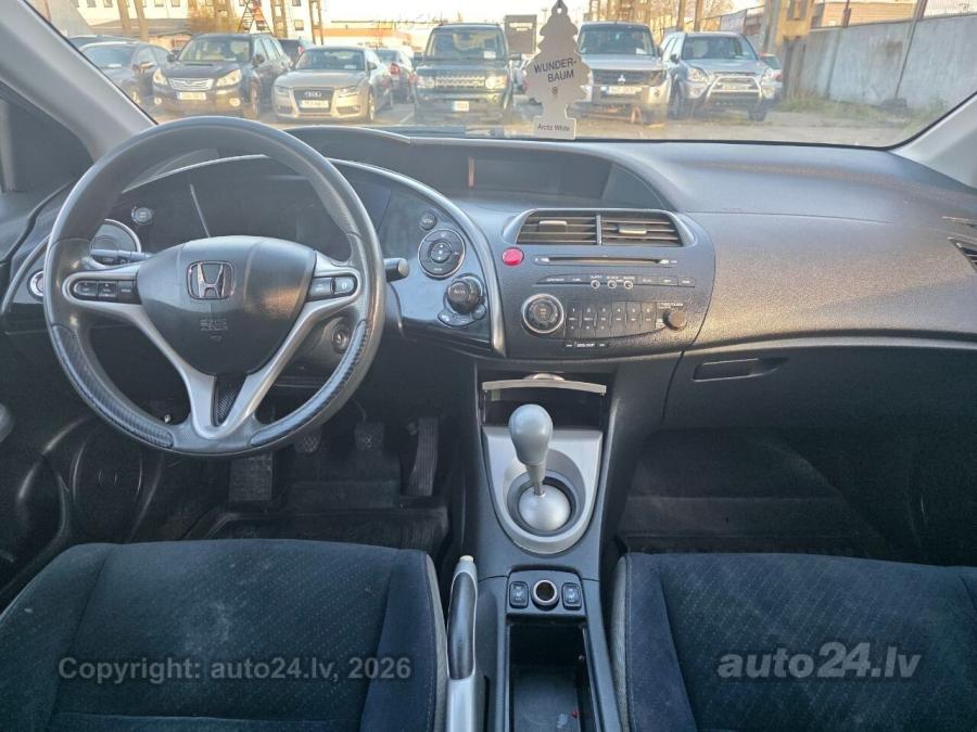 Grey Honda Civic 2006 in Tallinn, with an engine capacity of 1.30 L and mileage of 324 thousand km for 999 €, photo 6 on AUTOMOTO.COM.LV
