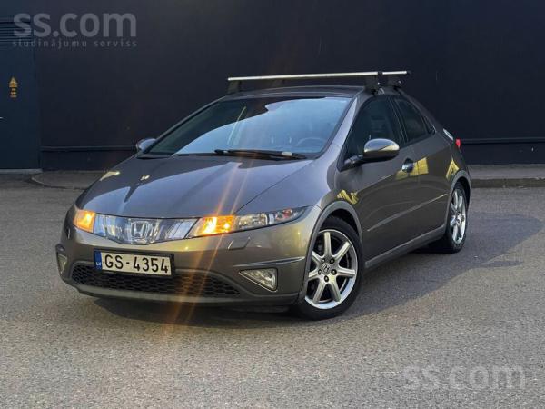 Grey Honda Civic 2007 in Riga, with an engine capacity of 1.80 L and mileage of 230 thousand km for 1750 €, photo 2 on AUTOMOTO.COM.LV