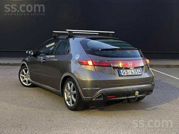 Grey Honda Civic 2007 in Riga, with an engine capacity of 1.80 L and mileage of 230 thousand km for 1750 €, photo 3 on AUTOMOTO.COM.LV