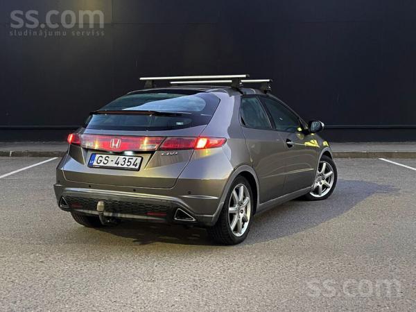 Grey Honda Civic 2007 in Riga, with an engine capacity of 1.80 L and mileage of 230 thousand km for 1750 €, photo 4 on AUTOMOTO.COM.LV