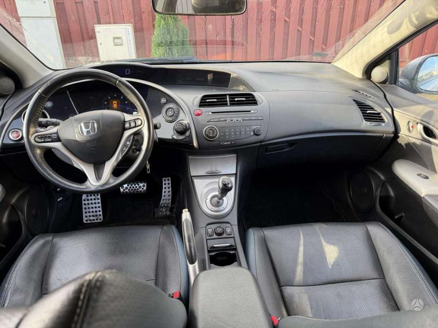 Pelēks Honda Civic 2007 Klaipėda, ar dzinēja tilpumu 1.80 L un nobraukumu 154 tūkst. km par 2600 €, foto 2 vietnē AUTOMOTO.COM.LV