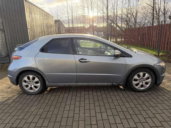 Grey Honda Civic 2007 in Klaipeda, with an engine capacity of 1.80 L and mileage of 154 thousand km for 2600 €, photo 8 on AUTOMOTO.COM.LV