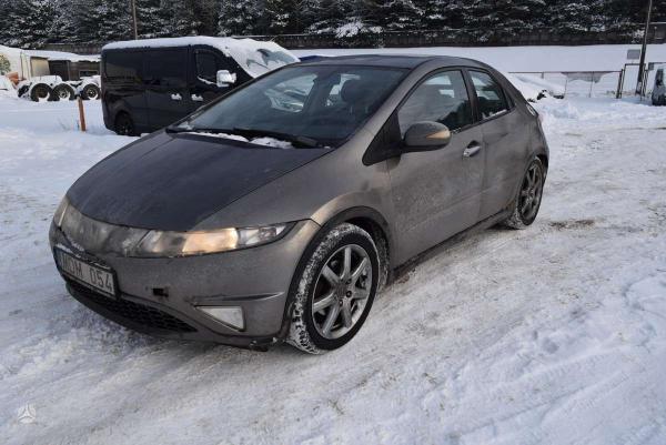 Grey Honda Civic 2007 in Vilnius, with an engine capacity of 2.20 L and mileage of 310 thousand km for 1200 €, photo 1 on AUTOMOTO.COM.LV