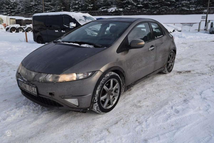 Grey Honda Civic 2007 in Vilnius, with an engine capacity of 2.20 L and mileage of 310 thousand km for 1200 €, photo 1 on AUTOMOTO.COM.LV