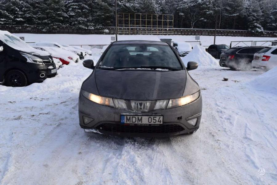 Grey Honda Civic 2007 in Vilnius, with an engine capacity of 2.20 L and mileage of 310 thousand km for 1200 €, photo 2 on AUTOMOTO.COM.LV