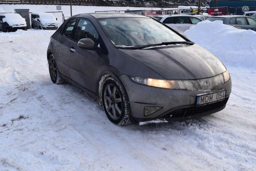 Grey Honda Civic 2007 in Vilnius, with an engine capacity of 2.20 L and mileage of 310 thousand km for 1200 €, photo 3 on AUTOMOTO.COM.LV