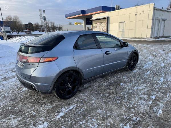 Grey Honda Civic 2007 in Vilnius, with an engine capacity of 2.20 L and mileage of 202 thousand km for 1050 €, photo 6 on AUTOMOTO.COM.LV