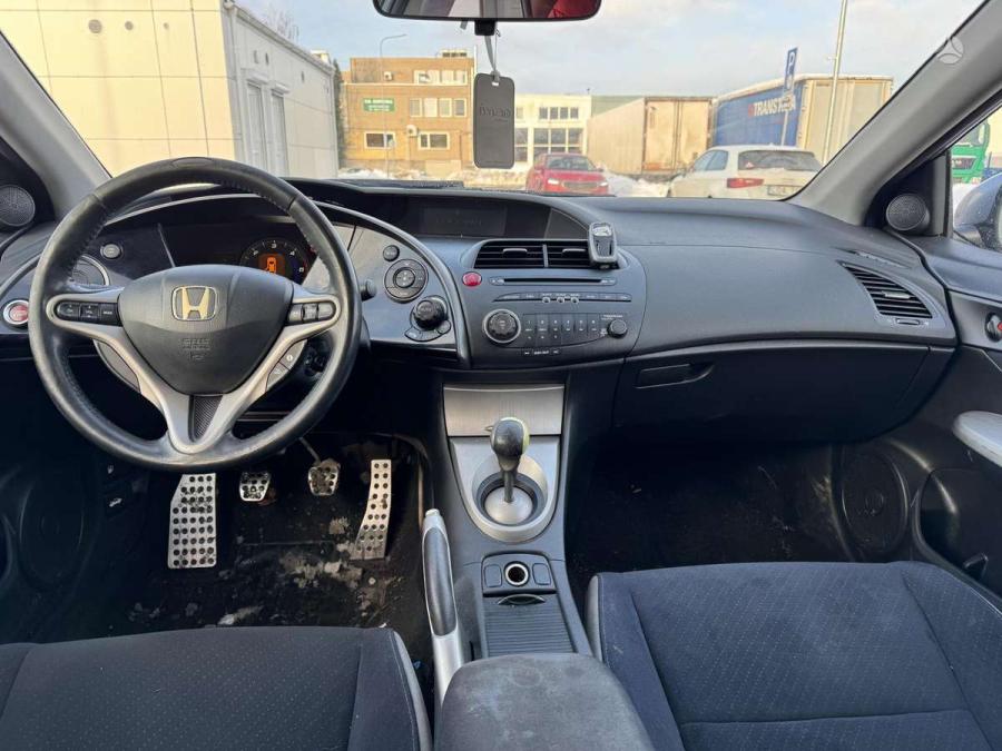 Pelēks Honda Civic 2007 Viļņa, ar dzinēja tilpumu 2.20 L un nobraukumu 202 tūkst. km par 1050 €, foto 16 vietnē AUTOMOTO.COM.LV