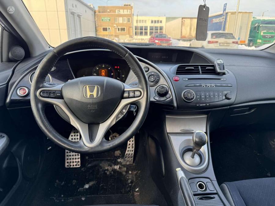Pelēks Honda Civic 2007 Viļņa, ar dzinēja tilpumu 2.20 L un nobraukumu 202 tūkst. km par 1050 €, foto 17 vietnē AUTOMOTO.COM.LV