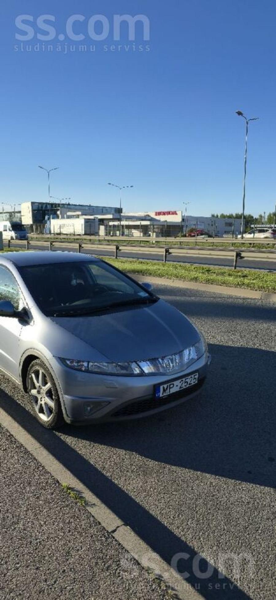 Grey Honda Civic 2007 in Riga, with an engine capacity of 1.80 L and mileage of 273 thousand km for 2600 €, photo 1 on AUTOMOTO.COM.LV
