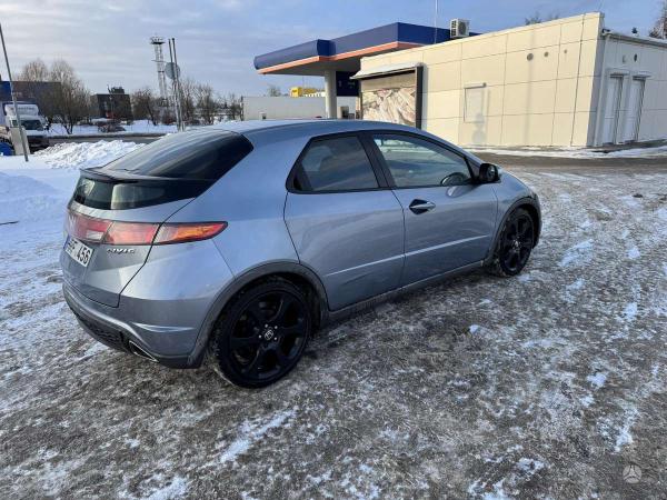 Grey Honda Civic 2007 in Vilnius, with an engine capacity of 2.20 L and mileage of 202 thousand km for 1049 €, photo 2 on AUTOMOTO.COM.LV