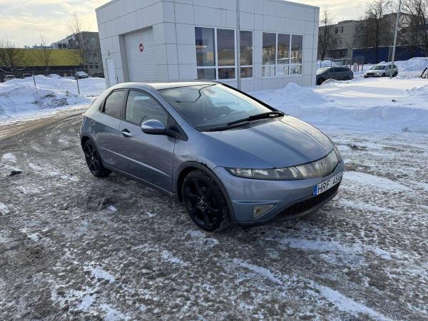 Grey Honda Civic 2007 in Vilnius, with an engine capacity of 2.20 L and mileage of 202 thousand km for 1049 €, photo 4 on AUTOMOTO.COM.LV
