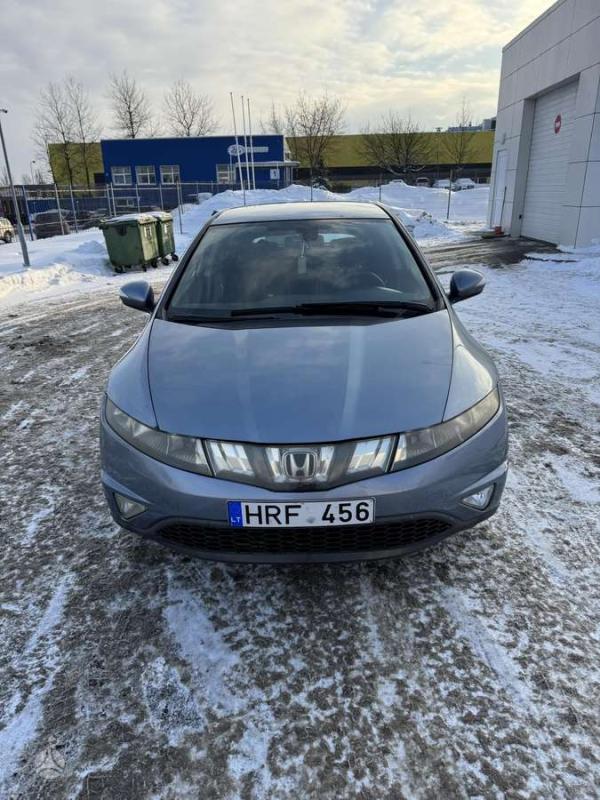 Grey Honda Civic 2007 in Vilnius, with an engine capacity of 2.20 L and mileage of 202 thousand km for 1049 €, photo 7 on AUTOMOTO.COM.LV
