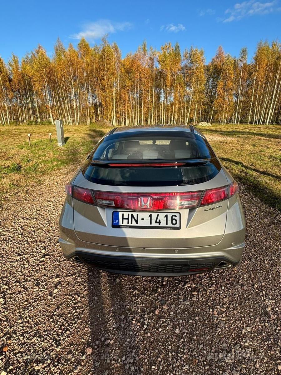 Grey Honda Civic 2007 in Riga, with an engine capacity of 1.80 L and mileage of 132 thousand km for 2400 €, photo 3 on AUTOMOTO.COM.LV