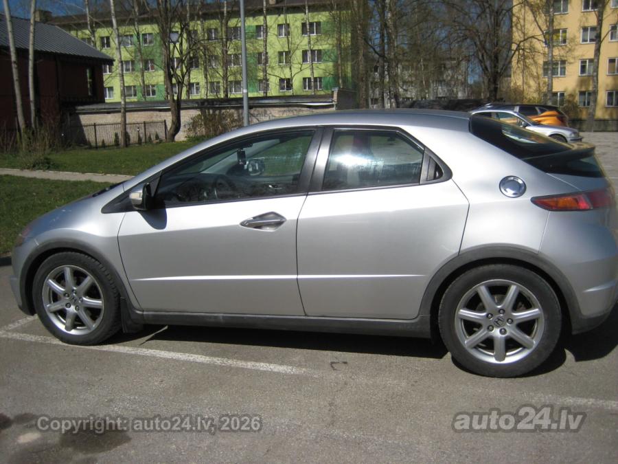 Grey Honda Civic 2007 in Tartu, with an engine capacity of 2.20 L and mileage of 390 thousand km for 2190 €, photo 1 on AUTOMOTO.COM.LV