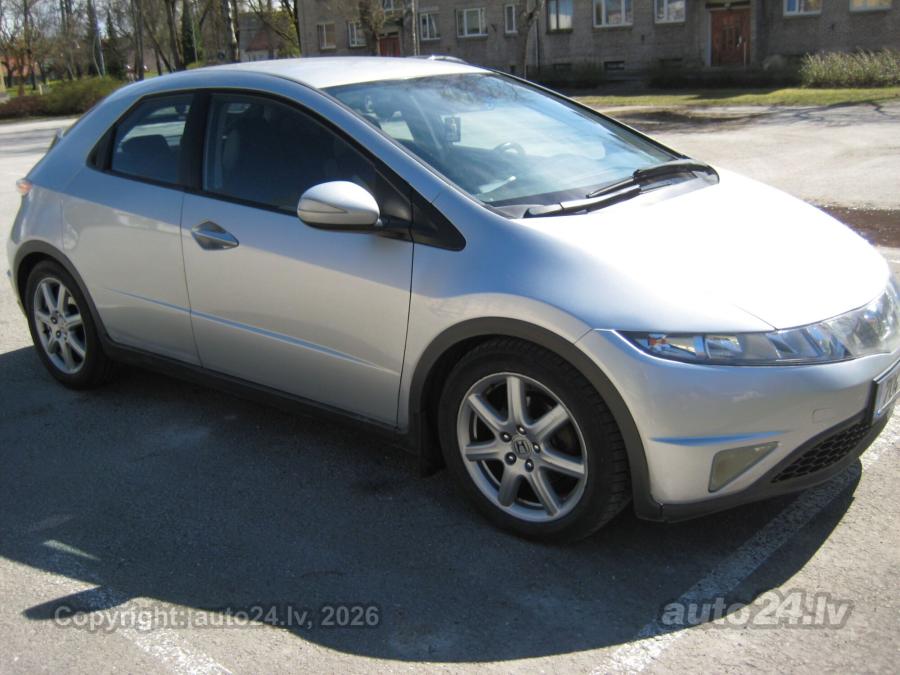 Grey Honda Civic 2007 in Tartu, with an engine capacity of 2.20 L and mileage of 390 thousand km for 2190 €, photo 3 on AUTOMOTO.COM.LV