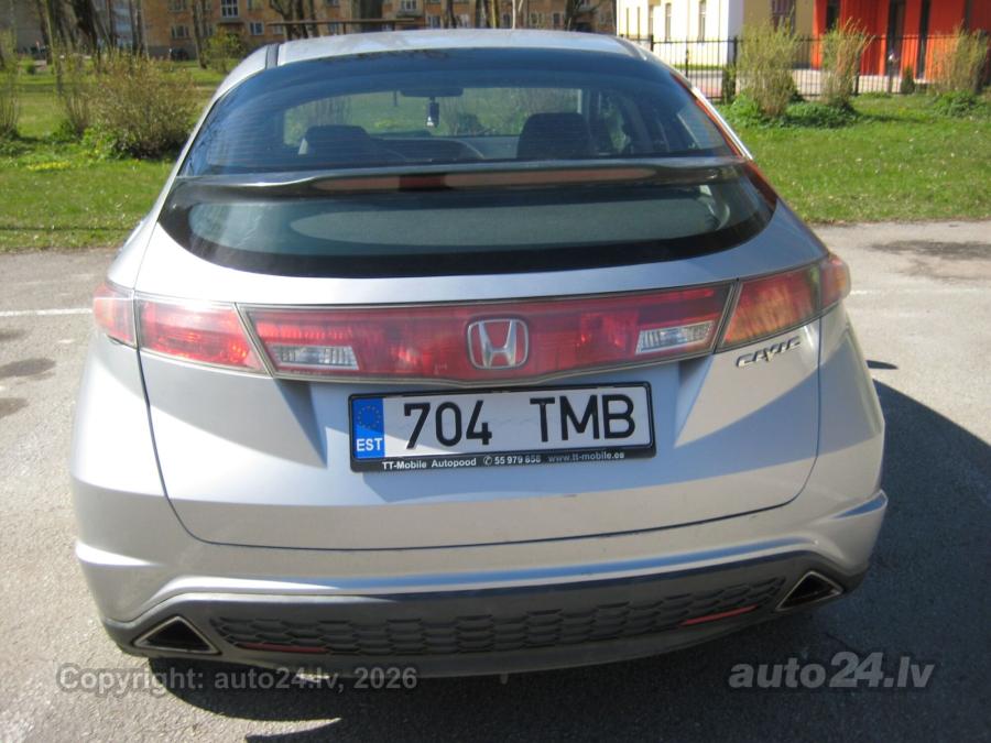 Grey Honda Civic 2007 in Tartu, with an engine capacity of 2.20 L and mileage of 390 thousand km for 2190 €, photo 4 on AUTOMOTO.COM.LV