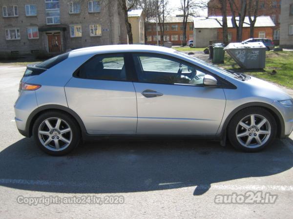 Grey Honda Civic 2007 in Tartu, with an engine capacity of 2.20 L and mileage of 390 thousand km for 2190 €, photo 5 on AUTOMOTO.COM.LV