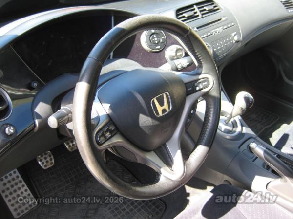 Grey Honda Civic 2007 in Tartu, with an engine capacity of 2.20 L and mileage of 390 thousand km for 2190 €, photo 6 on AUTOMOTO.COM.LV