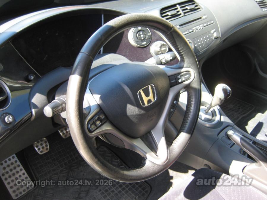 Grey Honda Civic 2007 in Tartu, with an engine capacity of 2.20 L and mileage of 390 thousand km for 2190 €, photo 7 on AUTOMOTO.COM.LV
