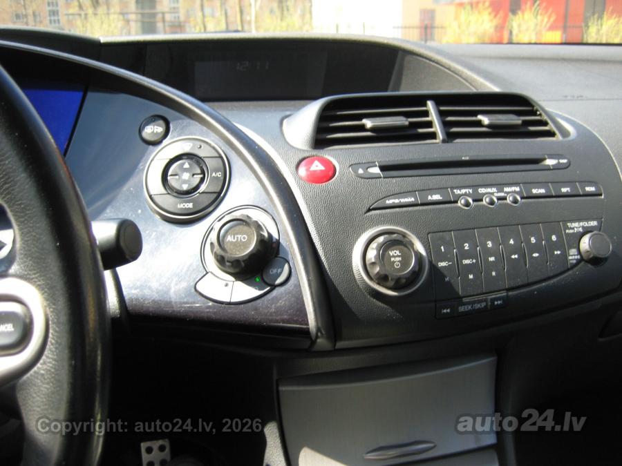 Grey Honda Civic 2007 in Tartu, with an engine capacity of 2.20 L and mileage of 390 thousand km for 2190 €, photo 12 on AUTOMOTO.COM.LV