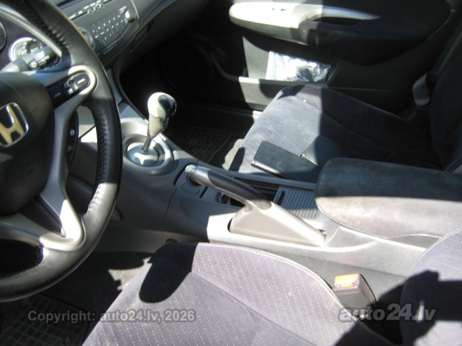 Grey Honda Civic 2007 in Tartu, with an engine capacity of 2.20 L and mileage of 390 thousand km for 2190 €, photo 14 on AUTOMOTO.COM.LV