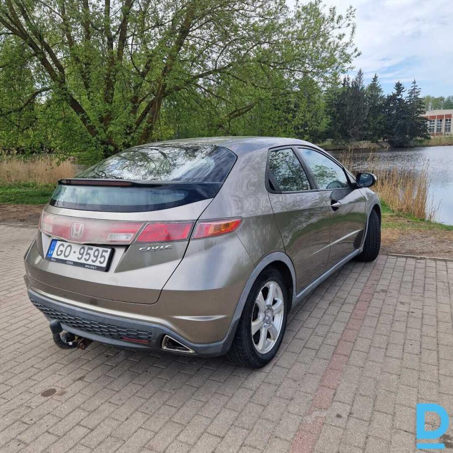 Pelēks Honda Civic 2007 Rīga, ar dzinēja tilpumu 1.80 L un nobraukumu 219 tūkst. km par 1490 €, foto 3 vietnē AUTOMOTO.COM.LV