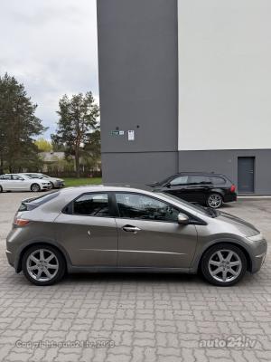 Pelēks Honda Civic 2007 Tallina, ar dzinēja tilpumu 1.80 L un nobraukumu 253 tūkst. km par 2000 €, foto 4 vietnē AUTOMOTO.COM.LV
