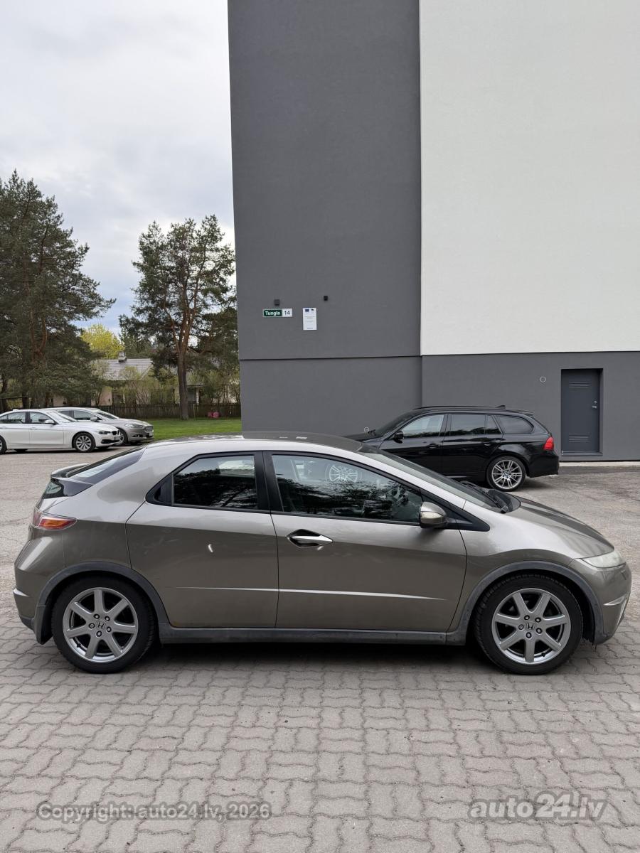 Pelēks Honda Civic 2007 Tallina, ar dzinēja tilpumu 1.80 L un nobraukumu 253 tūkst. km par 2000 €, foto 4 vietnē AUTOMOTO.COM.LV