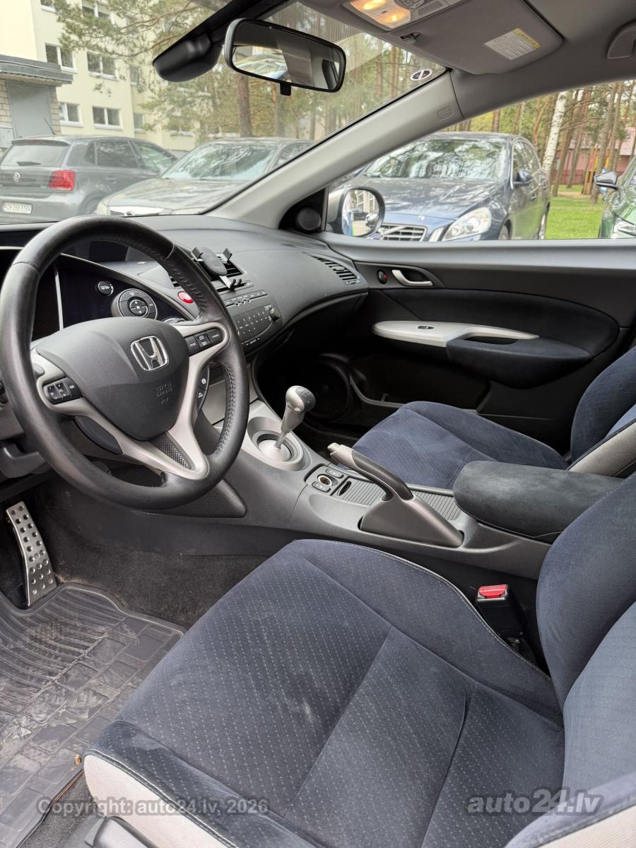 Pelēks Honda Civic 2007 Tallina, ar dzinēja tilpumu 1.80 L un nobraukumu 253 tūkst. km par 2000 €, foto 6 vietnē AUTOMOTO.COM.LV