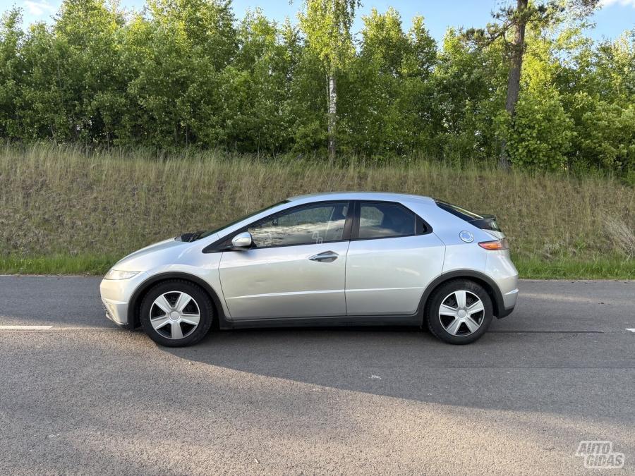 Grey Honda Civic 2007 in Vilnius, with an engine capacity of 2.20 L and mileage of 340 thousand km for 1600 €, photo 5 on AUTOMOTO.COM.LV