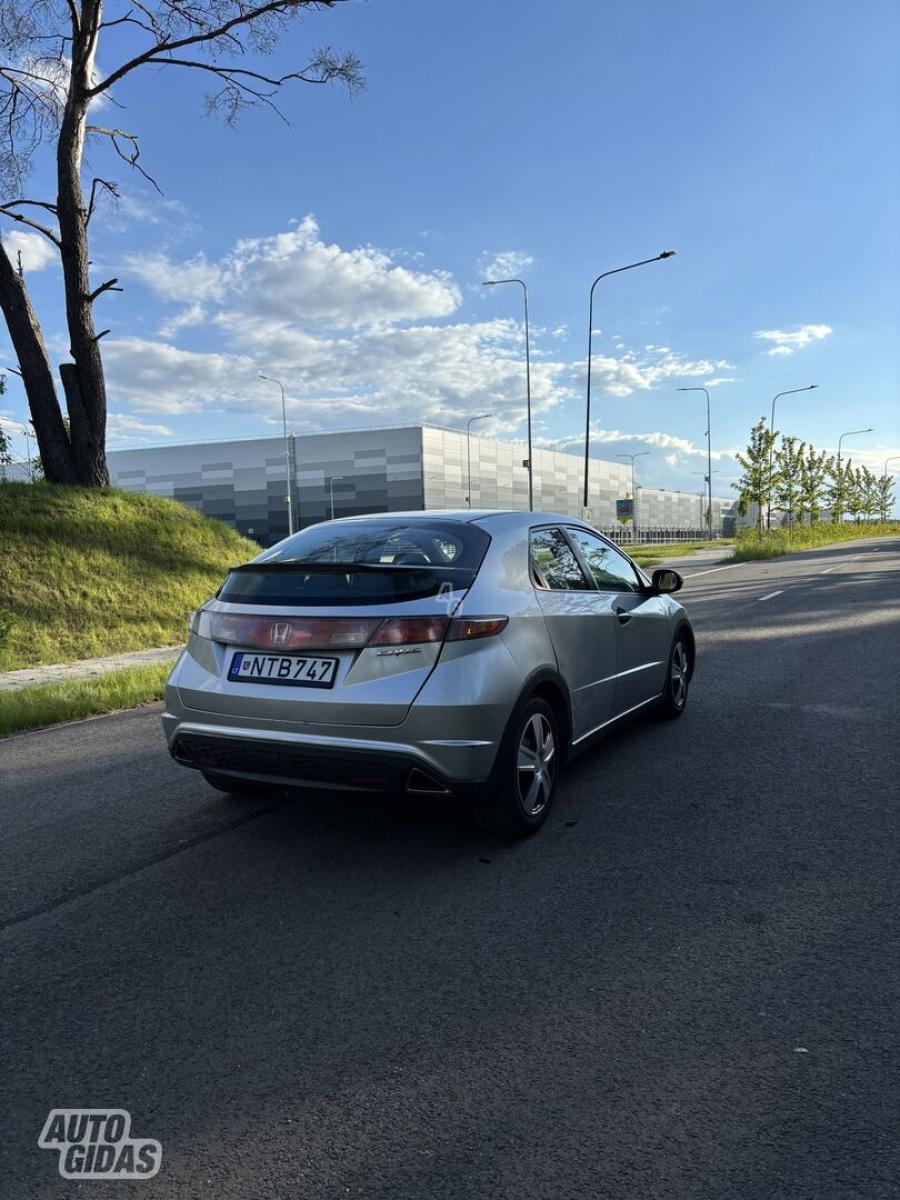 Grey Honda Civic 2007 in Vilnius, with an engine capacity of 2.20 L and mileage of 340 thousand km for 1600 €, photo 7 on AUTOMOTO.COM.LV
