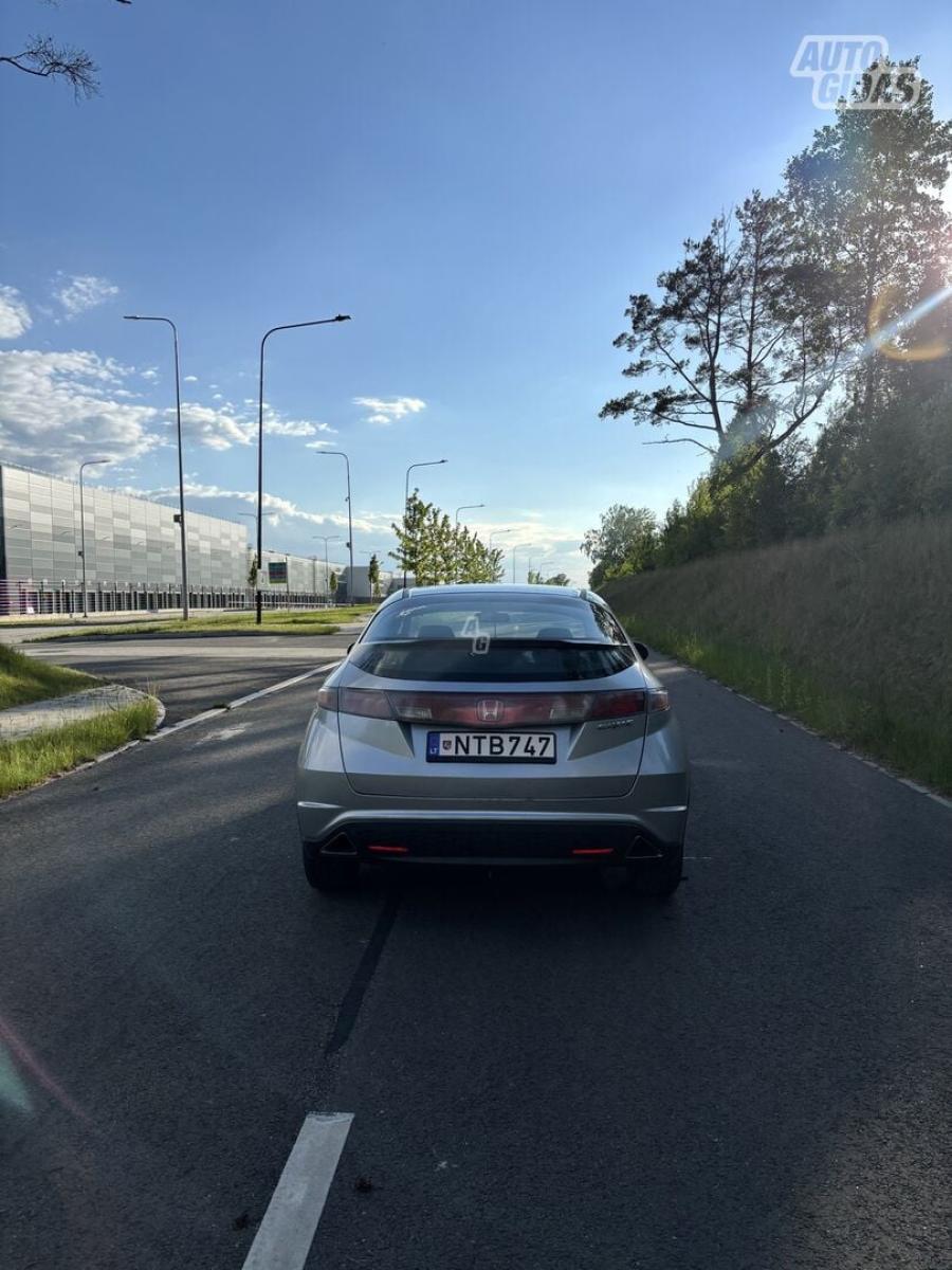 Grey Honda Civic 2007 in Vilnius, with an engine capacity of 2.20 L and mileage of 340 thousand km for 1600 €, photo 9 on AUTOMOTO.COM.LV