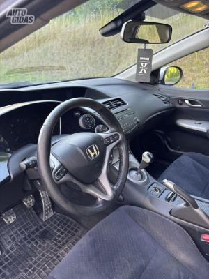 Grey Honda Civic 2007 in Vilnius, with an engine capacity of 2.20 L and mileage of 340 thousand km for 1600 €, photo 12 on AUTOMOTO.COM.LV