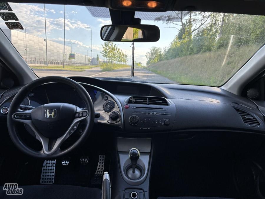 Grey Honda Civic 2007 in Vilnius, with an engine capacity of 2.20 L and mileage of 340 thousand km for 1600 €, photo 13 on AUTOMOTO.COM.LV
