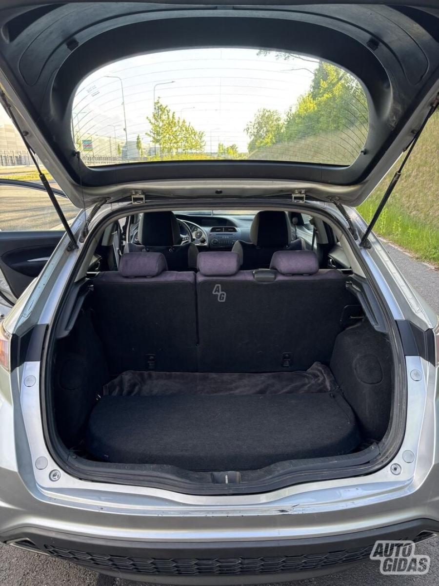 Grey Honda Civic 2007 in Vilnius, with an engine capacity of 2.20 L and mileage of 340 thousand km for 1600 €, photo 16 on AUTOMOTO.COM.LV