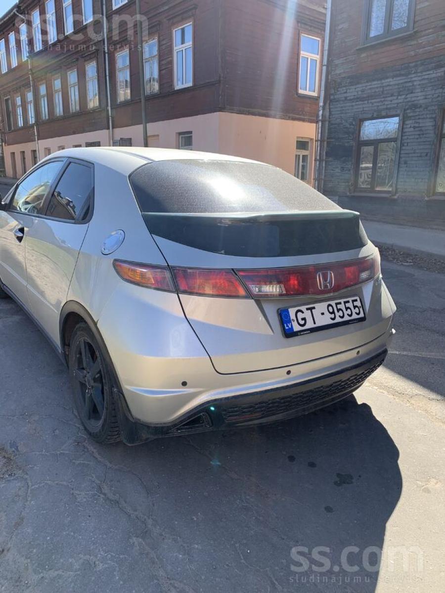 Grey Honda Civic 2007 in Riga, with an engine capacity of 1.80 L and mileage of 256 thousand km for 1400 €, photo 1 on AUTOMOTO.COM.LV