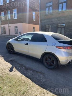 Grey Honda Civic 2007 in Riga, with an engine capacity of 1.80 L and mileage of 256 thousand km for 1400 €, photo 3 on AUTOMOTO.COM.LV
