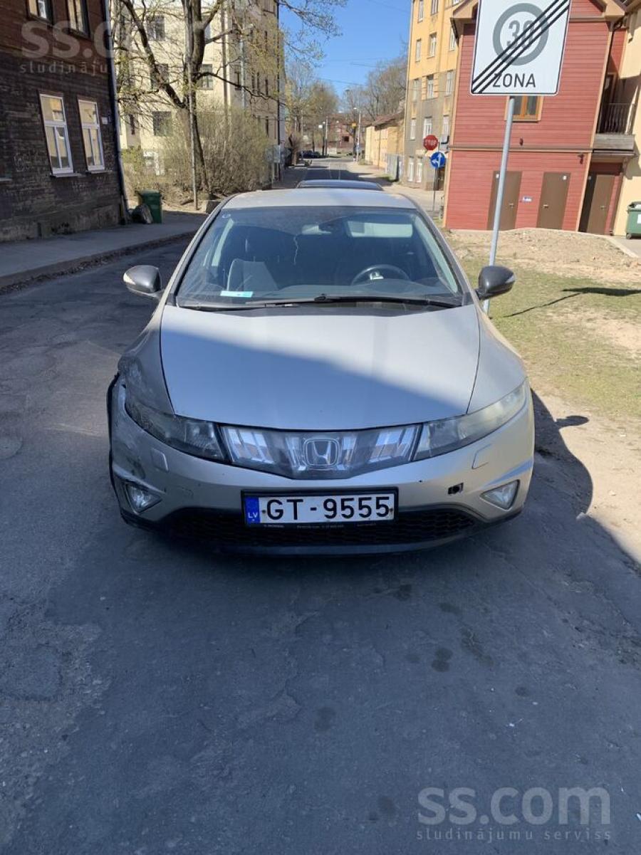 Grey Honda Civic 2007 in Riga, with an engine capacity of 1.80 L and mileage of 256 thousand km for 1400 €, photo 4 on AUTOMOTO.COM.LV