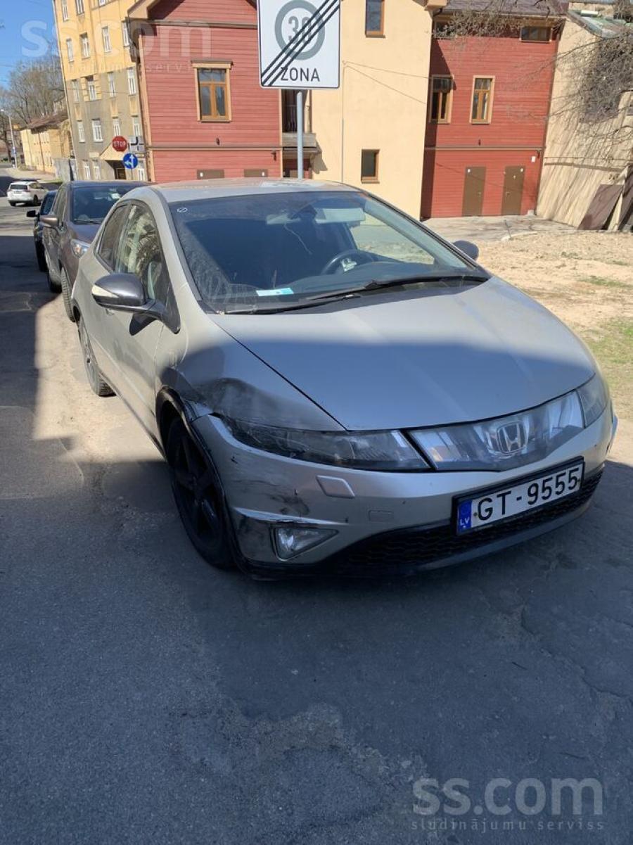Grey Honda Civic 2007 in Riga, with an engine capacity of 1.80 L and mileage of 256 thousand km for 1400 €, photo 5 on AUTOMOTO.COM.LV