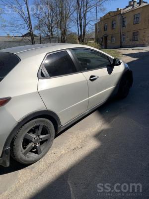 Grey Honda Civic 2007 in Riga, with an engine capacity of 1.80 L and mileage of 256 thousand km for 1400 €, photo 6 on AUTOMOTO.COM.LV