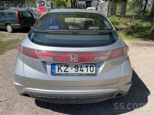 Grey Honda Civic 2007 in Riga, with an engine capacity of 2.20 L and mileage of 275 thousand km for 790 €, photo 5 on AUTOMOTO.COM.LV