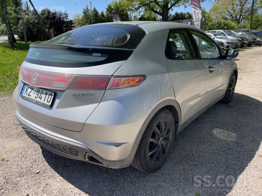 Grey Honda Civic 2007 in Riga, with an engine capacity of 2.20 L and mileage of 275 thousand km for 790 €, photo 6 on AUTOMOTO.COM.LV