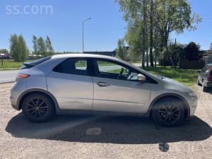 Grey Honda Civic 2007 in Riga, with an engine capacity of 2.20 L and mileage of 275 thousand km for 790 €, photo 7 on AUTOMOTO.COM.LV